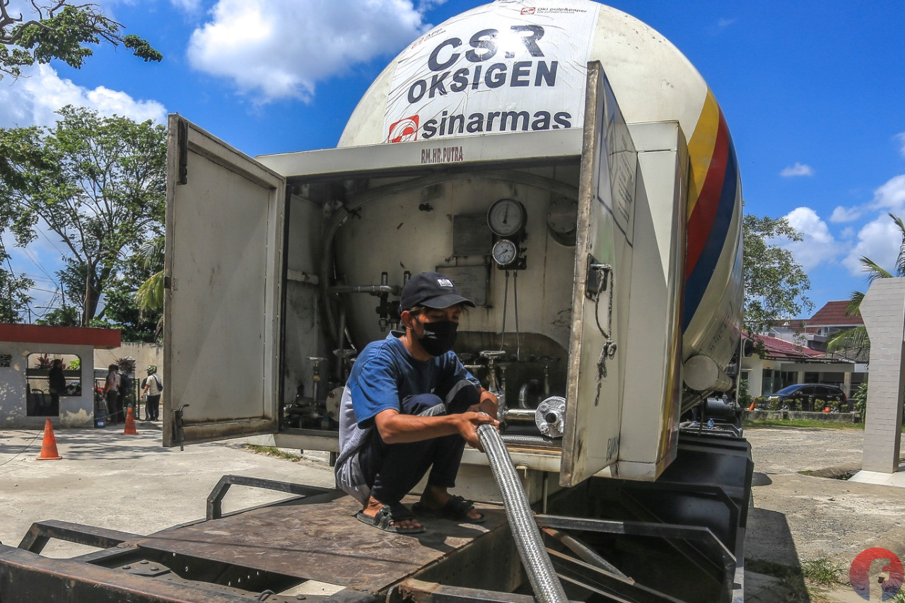 [FOTO] Potret Distribusi Bantuan Liquid Oksigen PT OKI Pulp & Paper ...